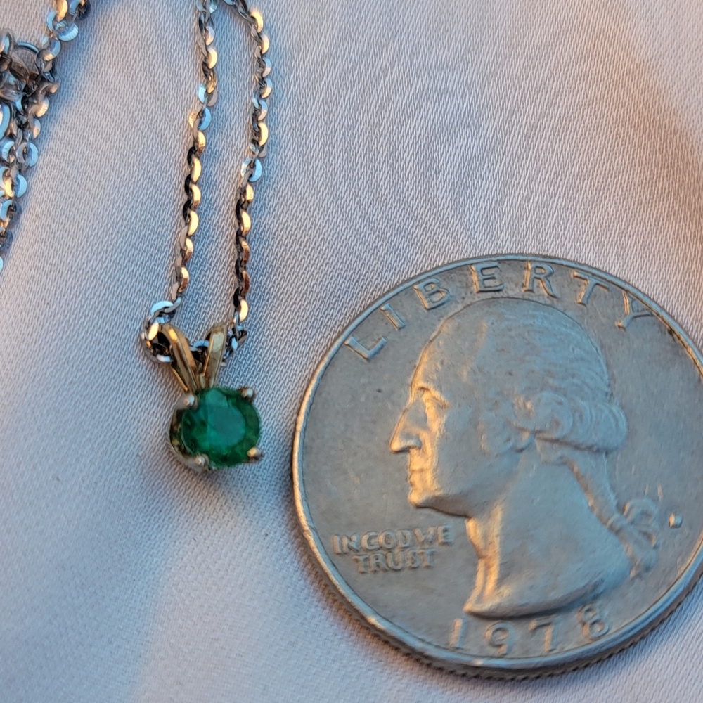 Solid Gold Round Emerald Necklace - Gem